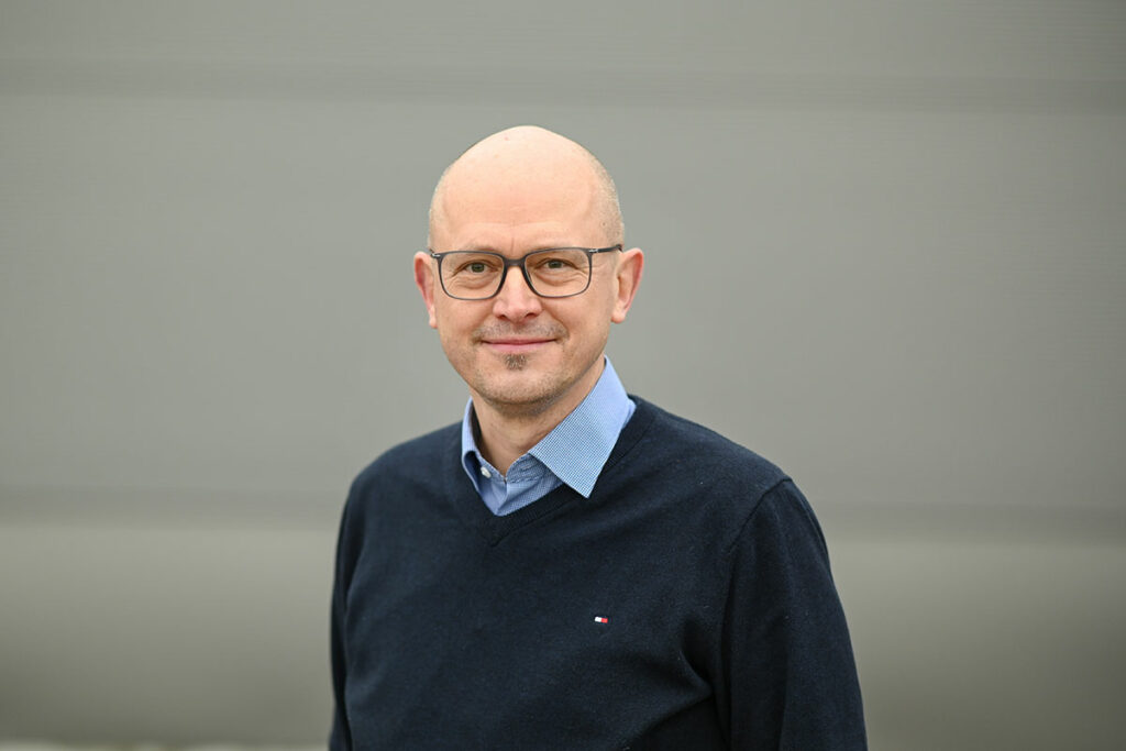 Über uns - AZS